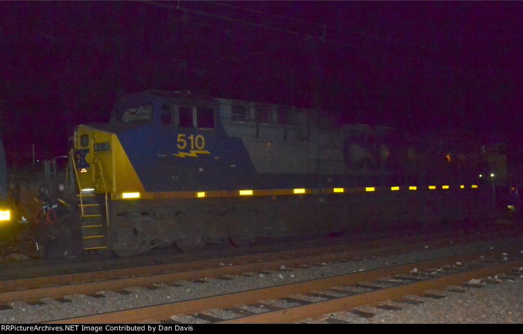 CSX AC44CW 510 trails CSX AC60CW 654 on Q409-17